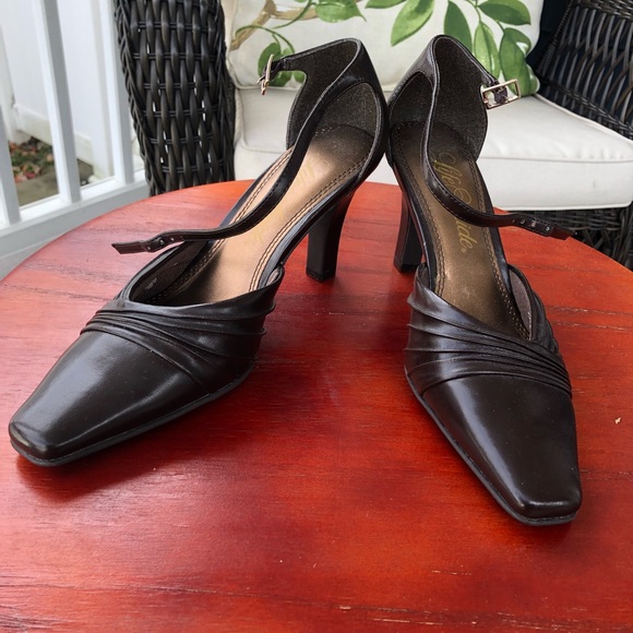 Life Stride | Shoes | Life Stride Brown Squaretoed Ankle Strap Heels 6m ...